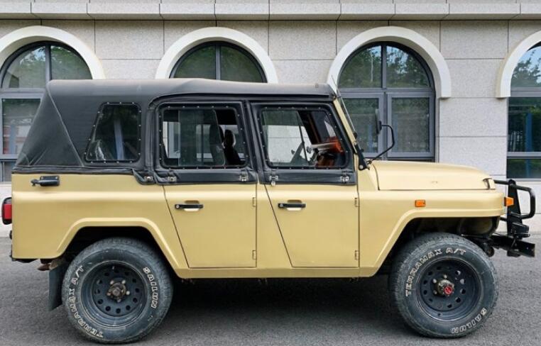 土豪金北汽BJ212亮相！落地8万，油耗10升，新外观比吉姆尼还个性_搜狐汽车_搜狐网