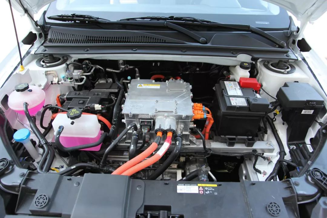 比亚迪e2 VS 北汽新能源EC5，10万级别电动车谁能抢占年轻阵地？_搜狐汽车_搜狐网