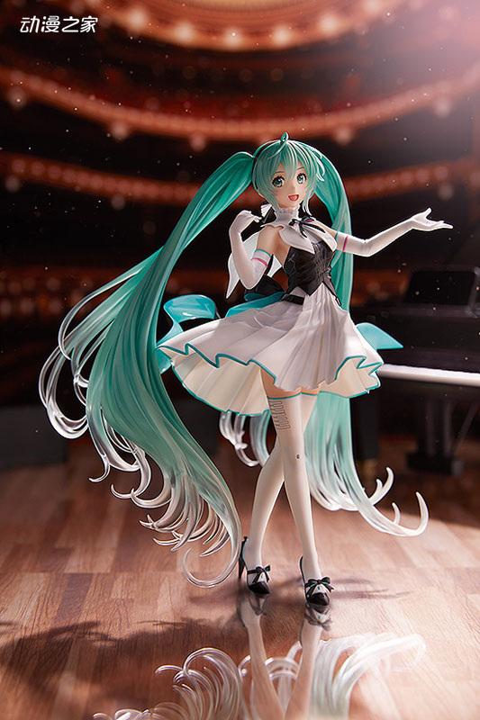 Gsc《初音未来交响乐2019》18比例手办miku