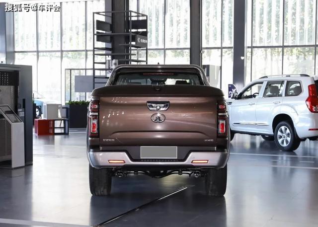 车评长城炮的表现，硬派四驱系统，车长5米4，2.0T+8AT_搜狐汽车_搜狐网