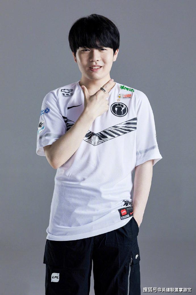 IG战队定妆照发布：三名新人正式上线_Ning