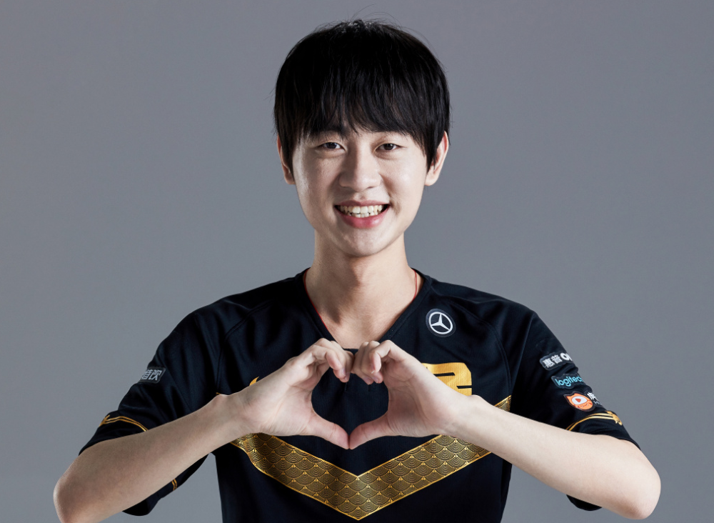 RNG全新写真照出炉 Uzi训练数据让人有些担忧_辅助