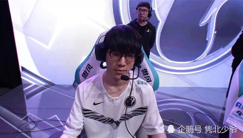 IG成功翻盘FPX，UZI直播间解说揭幕战，UZI：两边AD都是混子_Theshy