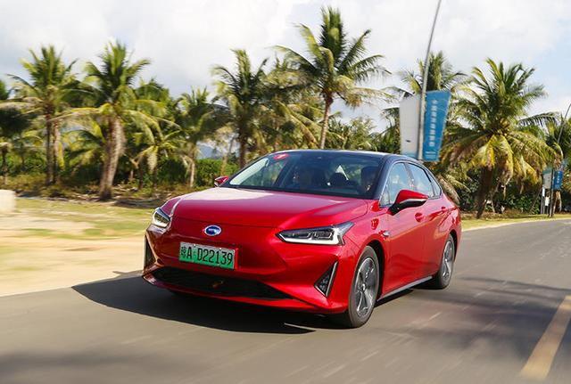 与Aion S同属平台打造！续航经得住考验，试驾广汽丰田iA5_搜狐汽车_搜狐网