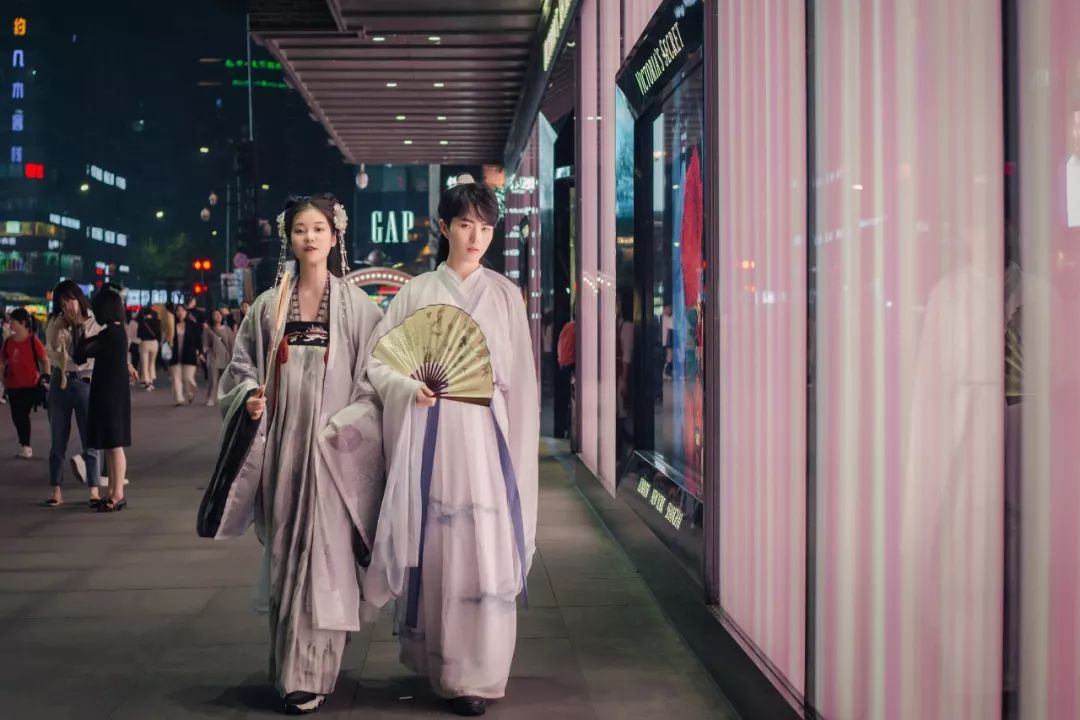 为什么杭州的年轻人都爱去in77？| iziRetail热点_进行