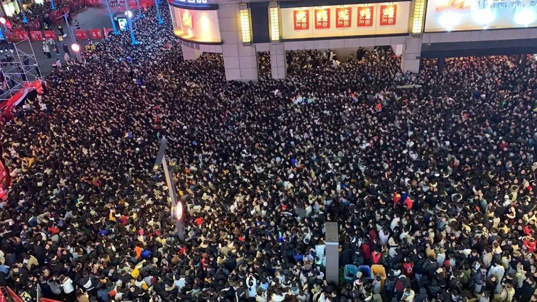 为什么杭州的年轻人都爱去in77？| iziRetail热点_进行