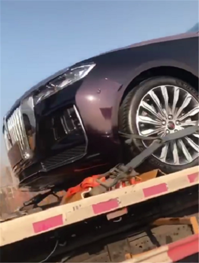 双拼色红旗H9送往4S店，配轻混系统，自带主动降噪，气场不输大劳_搜狐汽车_搜狐网