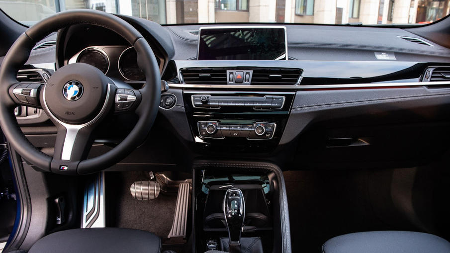 就凭进口？雷克萨斯UX能否比过宝马X2/奥迪Q2L，成为20来万首选？_搜狐汽车_搜狐网