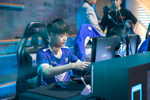 CFPL丨最年轻的力量！下个新人王或从他们之中产生_选手