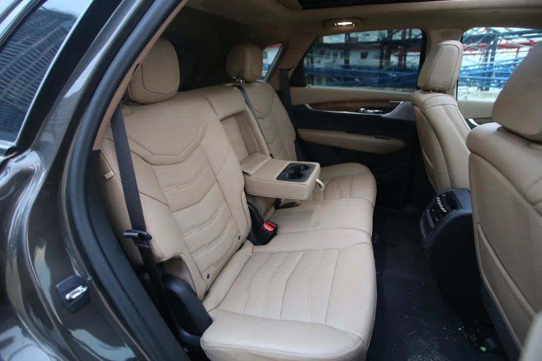 美式豪华的凯迪拉克XT5对垒奔驰GLC，宝马X3，到底该怎么选？_搜狐汽车_搜狐网