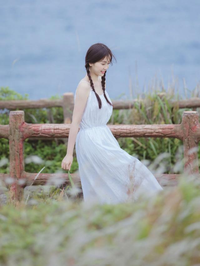 168cm虞书欣和159cm鞠婧祎，同穿白色吊带裙，小个子不输大长腿？-搜狐大视野-搜狐新闻