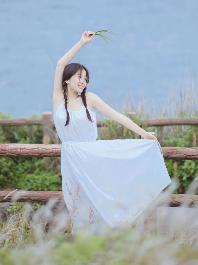 168cm虞书欣和159cm鞠婧祎，同穿白色吊带裙，小个子不输大长腿？-搜狐大视野-搜狐新闻