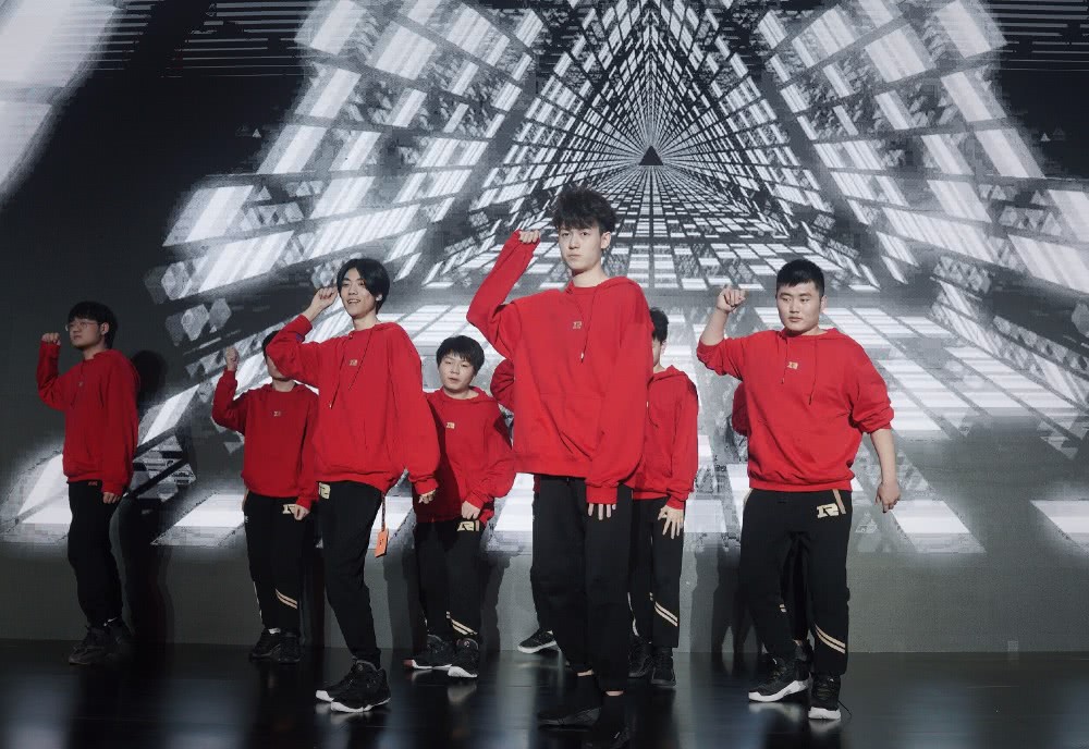 RNGM在隐藏实力？不参加巅峰王者会，却把周冠AG、LGD都虐了一遍！_战队