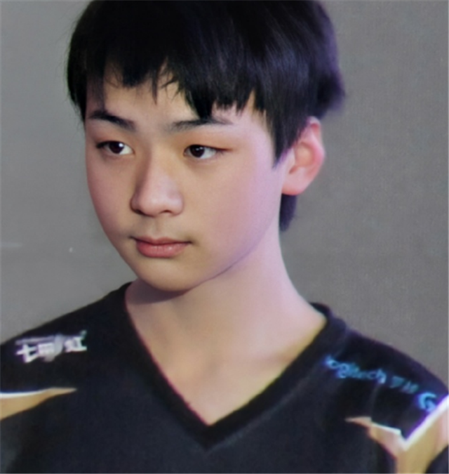 韩服前20有2个RNG相关选手，一个是小虎，另一个却被战队开除_adc-Able