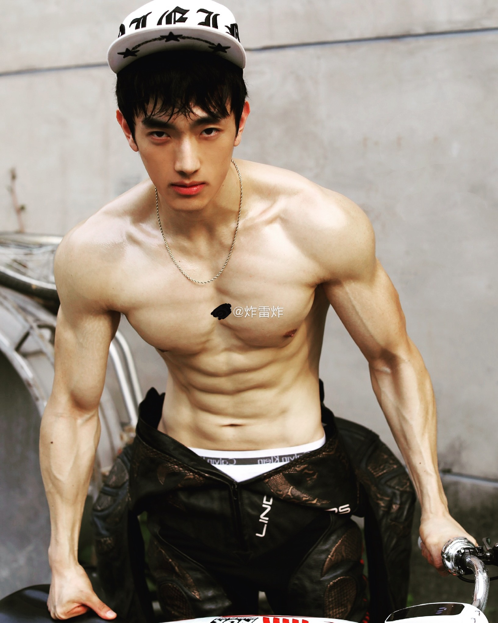 型男大赏ii 大鼻子肌肉男,完美的肌肉线条真男人!健身