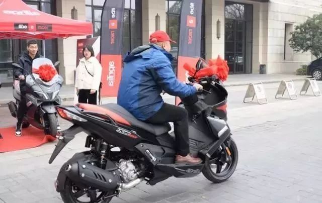 便宜1.3万，亲民版阿普利亚SRmax250性能如何？动力强劲，配置高_搜狐汽车_搜狐网