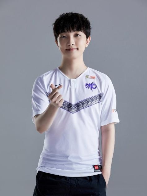 DMO教练女友怒刚兮夜粉丝！称兮夜粉丝再喷上单不让兮夜首发_xiye