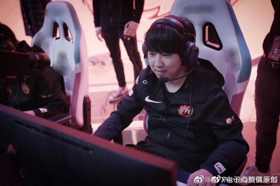 【S10探营】FPX选手篇：同袍再叙，荣耀再续_Doinb