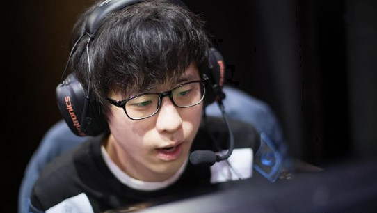 RNG在UZI没来之前最carry的人_looper