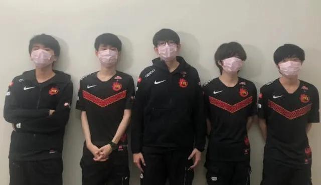 G2晒奖杯遭T1战队调教；Doinb冲击2020年常规赛MVP_比赛