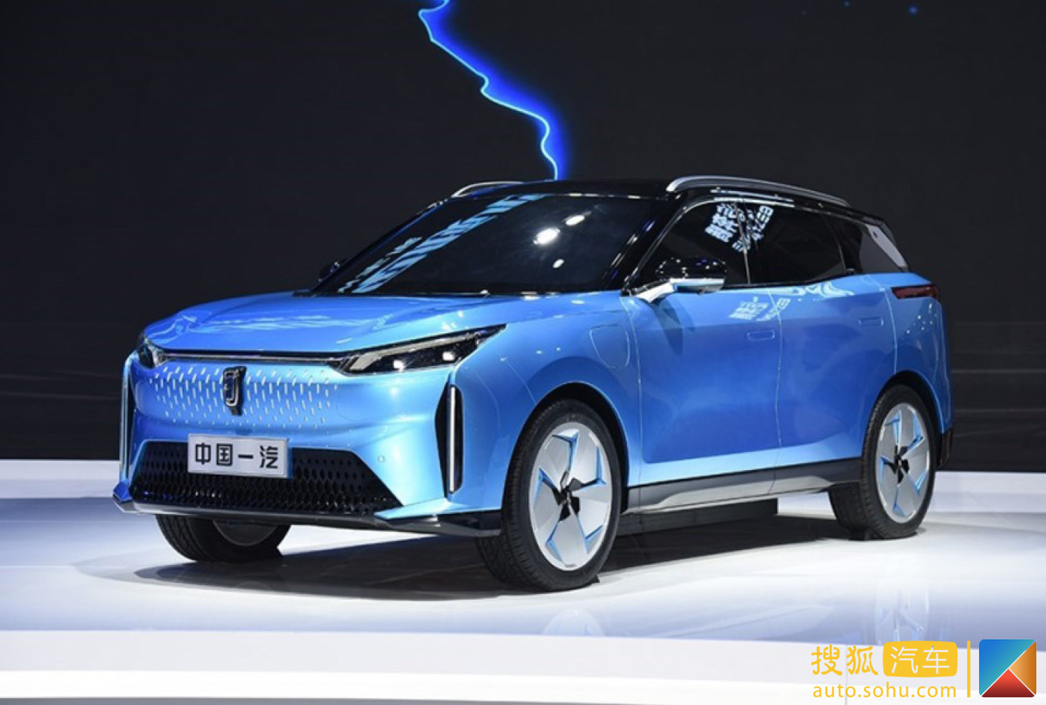 中型SUV/续航450km 奔腾E01将于上半年上市_搜狐汽车_搜狐网