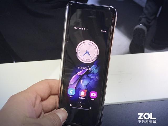 同为折叠屏手机，三星 W20与华为Mate X 有何不同？_机身内存