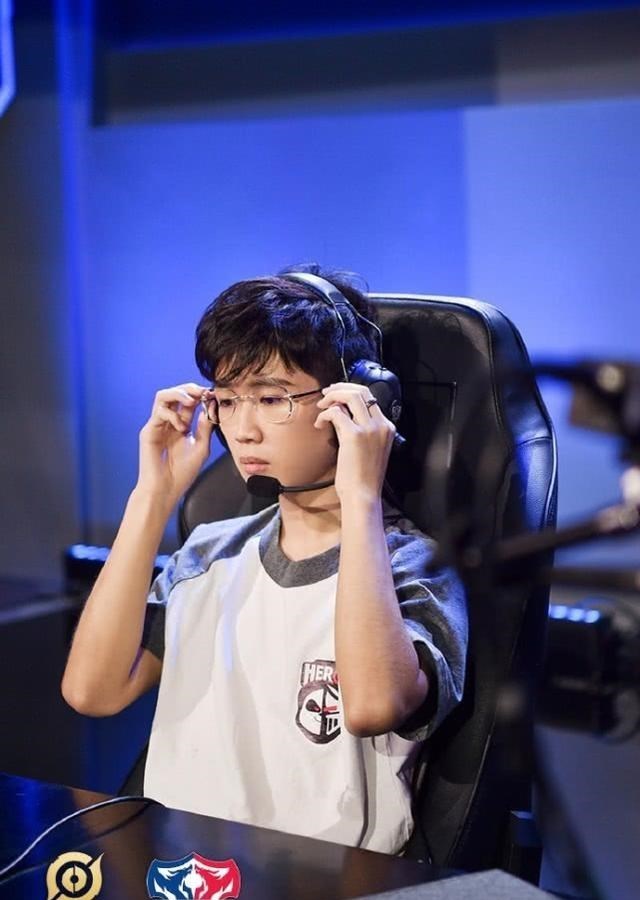 EDGM重回四保一时代，初晨露娜再现江湖，助阵EDGM零封hero久竞！_比赛