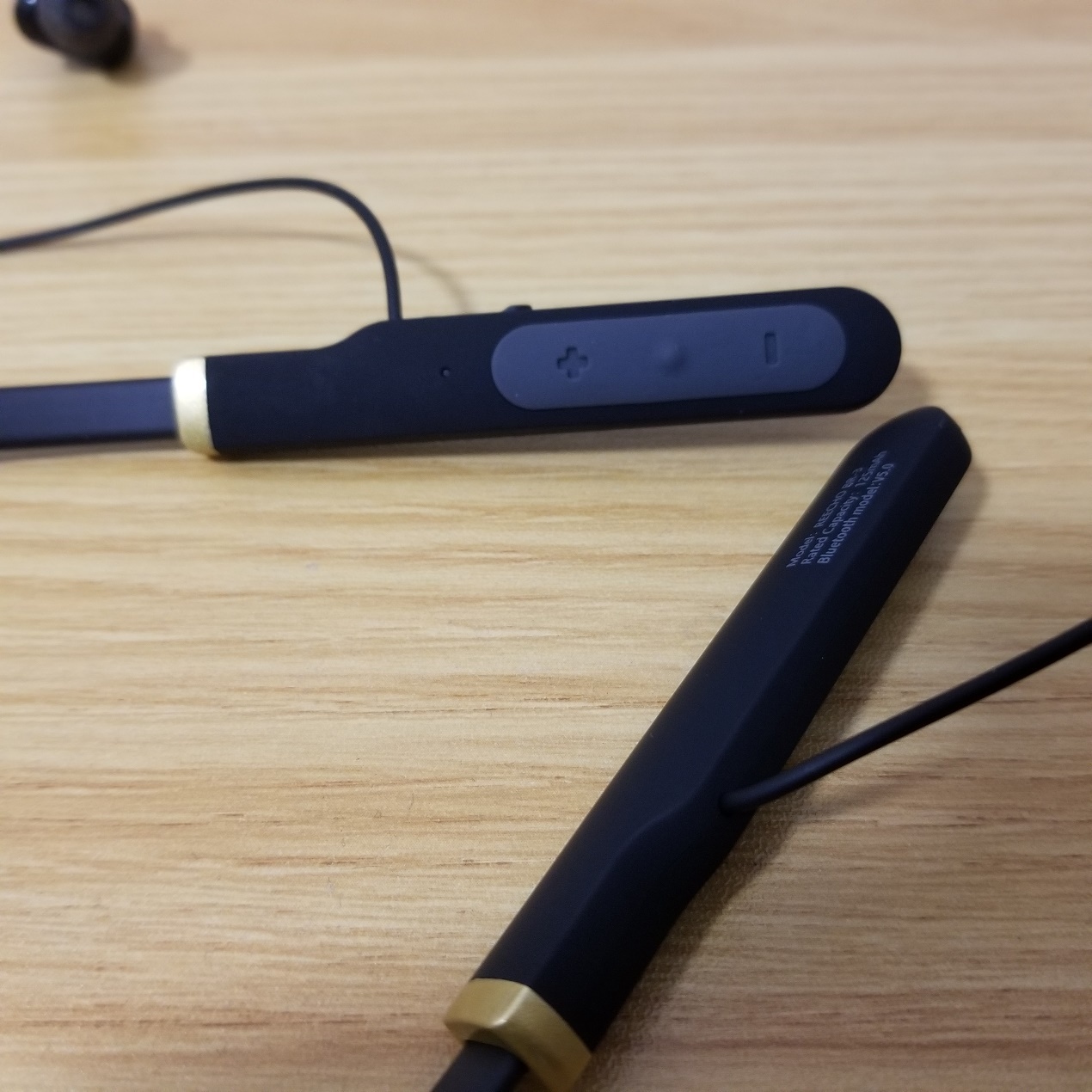 余音REECHO BR -3轻体验：颈挂式的性价比之选，舒适佩戴颜值高_搜狐汽车_搜狐网