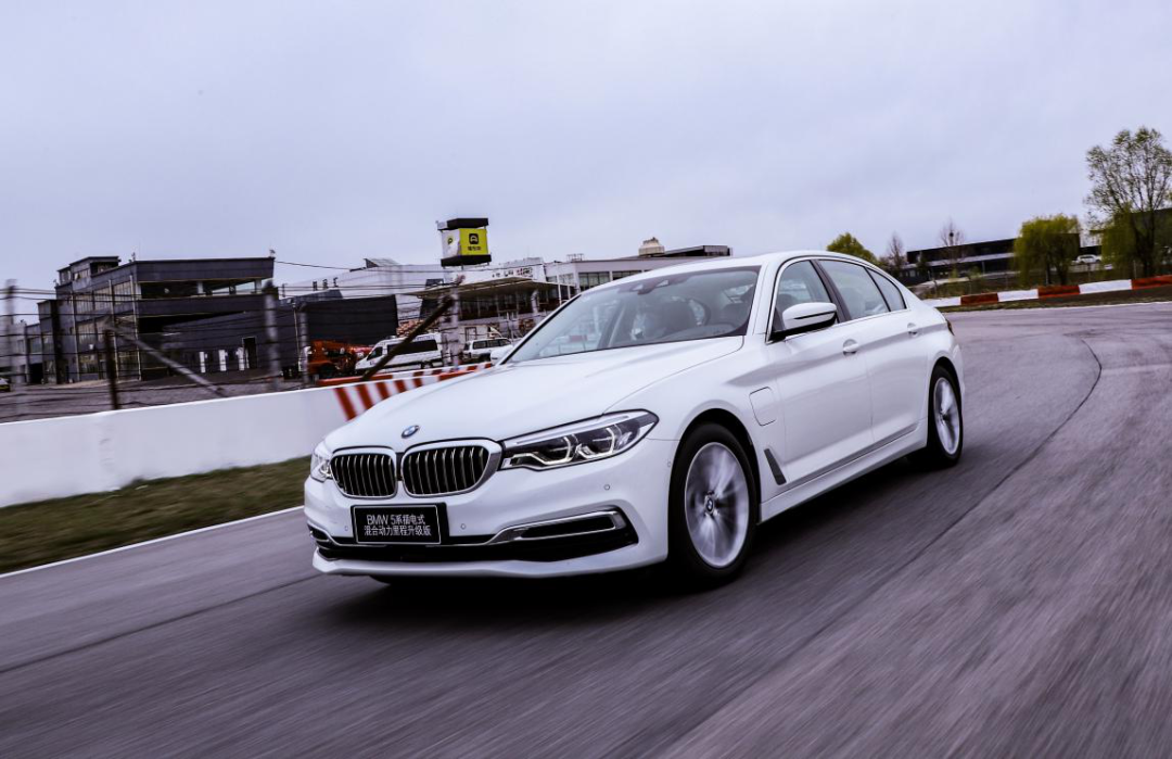 纯电续航升至 95 km，加量不加价的宝马530Le增重后如何延续操控_搜狐汽车_搜狐网