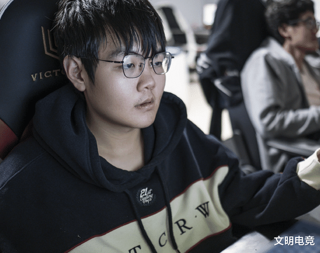 LPL第四周最佳阵容：369入选，ES下路实至名归，Doinb终于没了_Estar