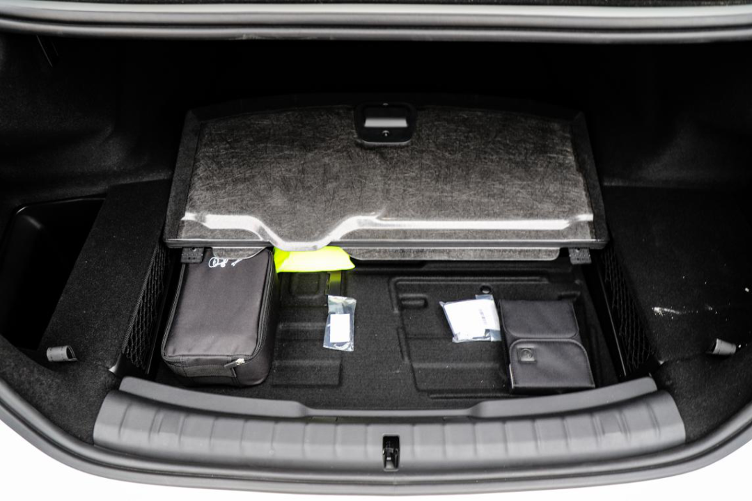 纯电续航升至 95 km，加量不加价的宝马530Le增重后如何延续操控_搜狐汽车_搜狐网