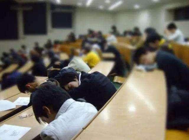 本科学校不太好，大学应该怎么度过，非名校大学生应该怎么逆袭什么
