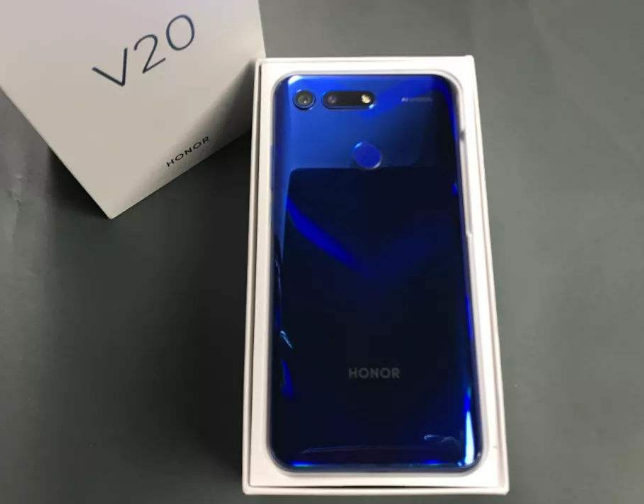 手机进水怎么办？荣耀V20机主讲解以毒攻毒过程，没有后遗症_屏下