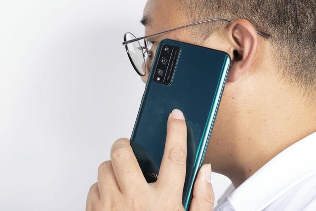 荣耀Play4T Pro开箱评测：强性能长续航，还有拍照快充等亮点_玩游戏