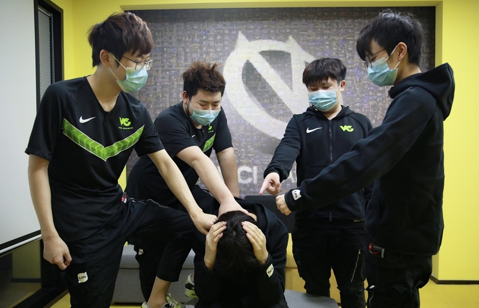 解说米勒谈LPL乱象：FPX被G2“奶死”，iBoy一番话令人“心酸”_比赛