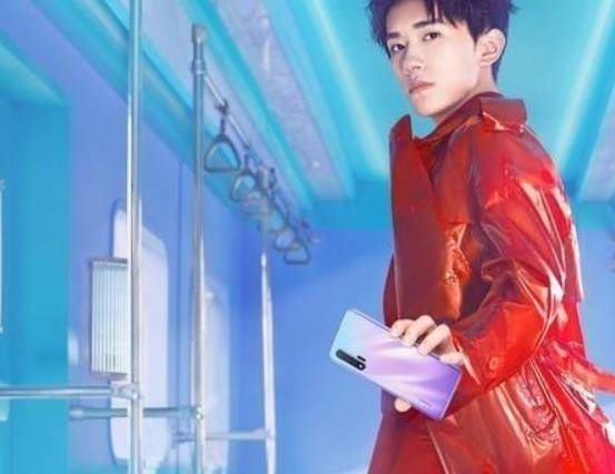 易烊千玺代言，华为NOVA 7宣传海报曝光，继续跟荣耀30互相套娃_nova