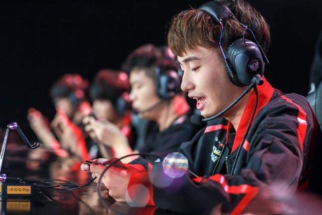 KPL:RNGM能否破5连胜魔咒?EDGM伪装首发青春回来了,能否终结连败_选手