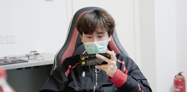 EDGM对阵YTG首发出炉：伪装是“八朝元老”选手中，唯一一位首发_比赛