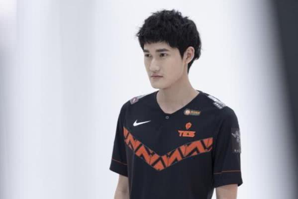 力克Karsa，压制乐言，独揽12次MVP，LPL“新野王”即将诞生？_Kanavi