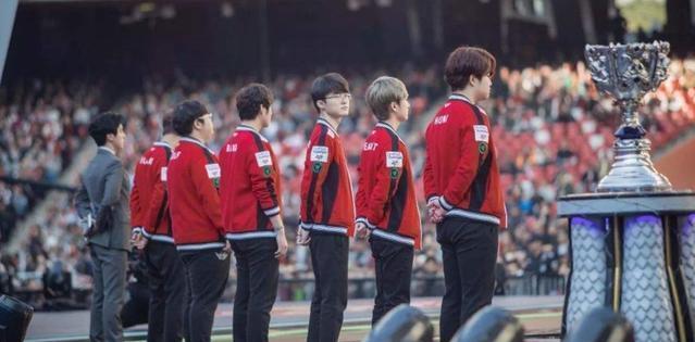 LCK赛区GRF赛场集体亮iG图标，即使不堪也欲以疼痛激励自己前行_战队