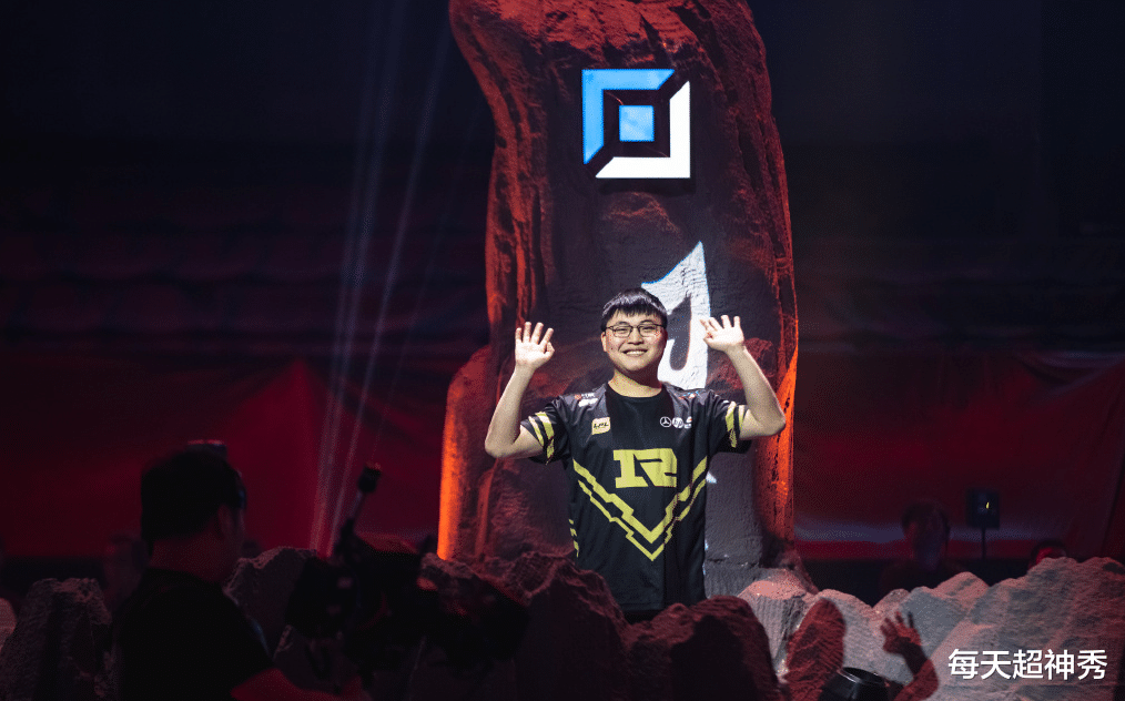 英雄联盟：又来了，RNG遭SN翻盘，官方用105字致歉_团战