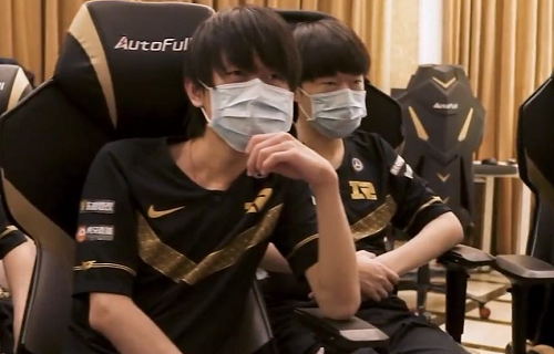 LPL：季后赛第二场RNG对EDG，Uzi还是没上，三大狗妃空等一个赛季_首发阵容