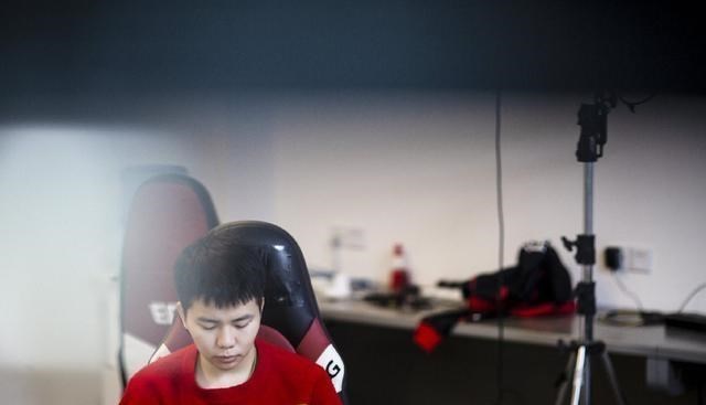 浪浪转回中路，小暖重回首发，EDGM离LGD大鹅就差一对疯狗双边！_中单