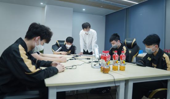 4月25日KPL：顶级射手正面碰撞 RNG.M大战AG超玩会一触即发！_一诺