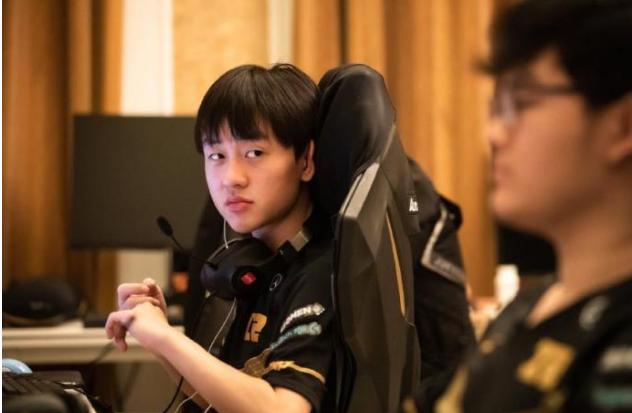 RNG不敌EDG，小虎快要哭了，粉丝说：夏季赛加油！_比赛