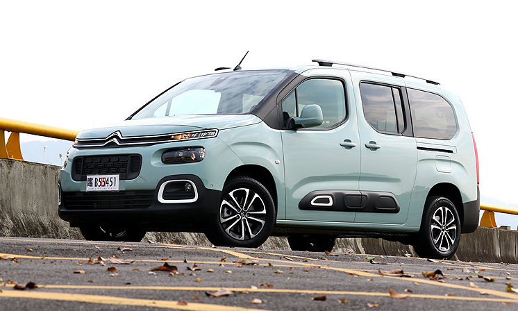 最新款法系家用MPV曝光！1.5T+8AT，车内空间比宝骏730宽裕！_搜狐汽车_搜狐网