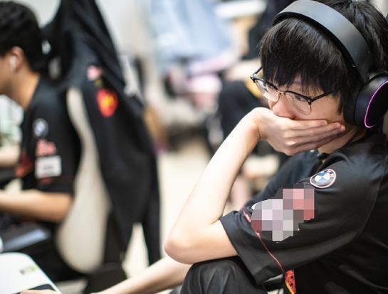 FPX完败JDG，Doinb黯然泪下，金贡表情凝固，ZOOM的采访略显扎心_比赛