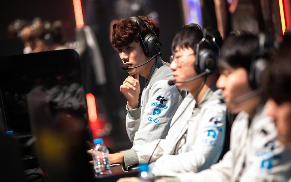 从RNG到IG再到FPX，每支拿了冠军的LPL队伍最后都会陷入一个怪圈_战队