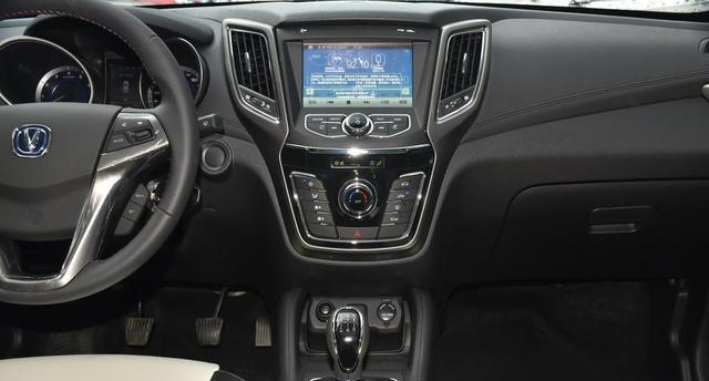 定位小型SUV：长安CS35空间尚可，动力不俗，价格适合_搜狐汽车_搜狐网