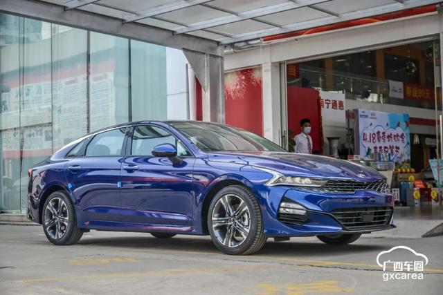 全新起亚K5开箱：国产后轴距2米9，车长近5米！配2.0T+8AT_搜狐汽车_搜狐网